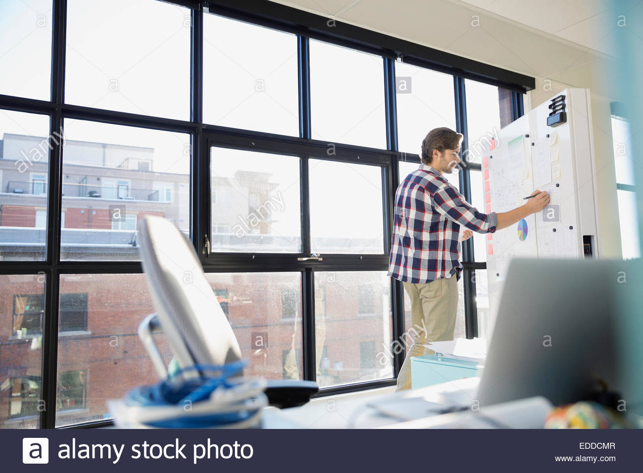 Whiteboard office hi-res stock photography and images - Alamy