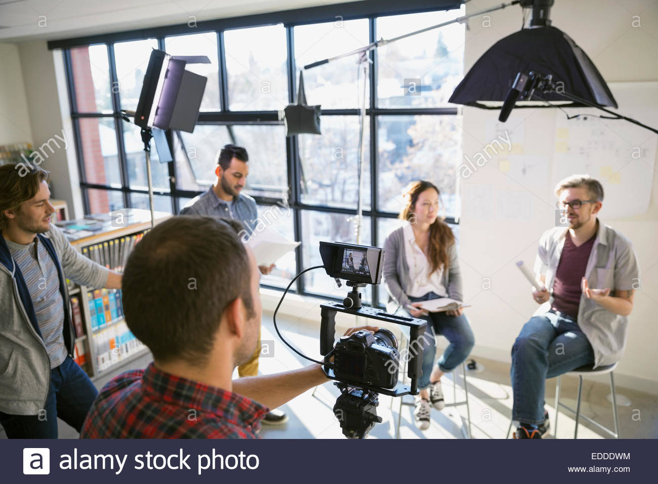 Shooting people hi-res stock photography and images - Alamy