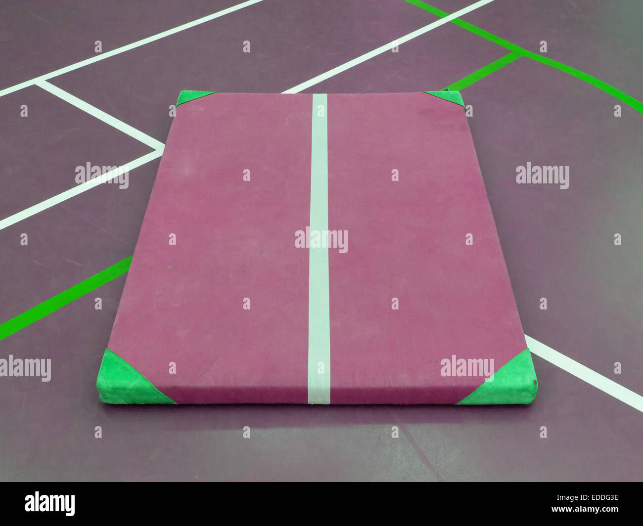 Gymnast landing hi-res stock photography and images - Alamy