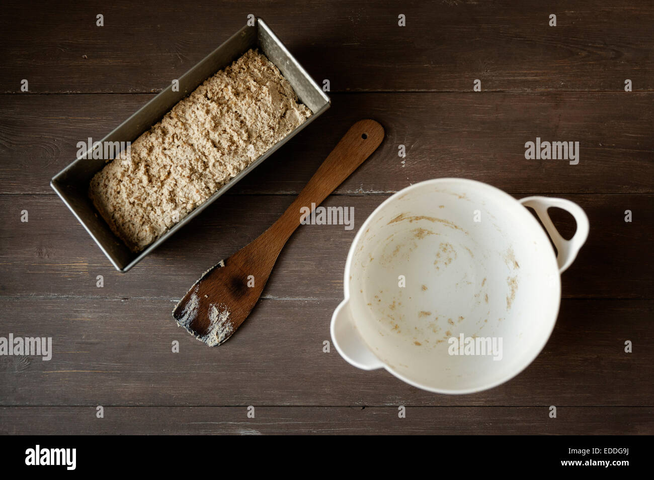 Empty loaf cake pan hi-res stock photography and images - Alamy