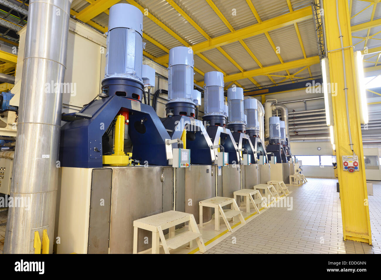 Centrifuges hi-res stock photography and images - Alamy