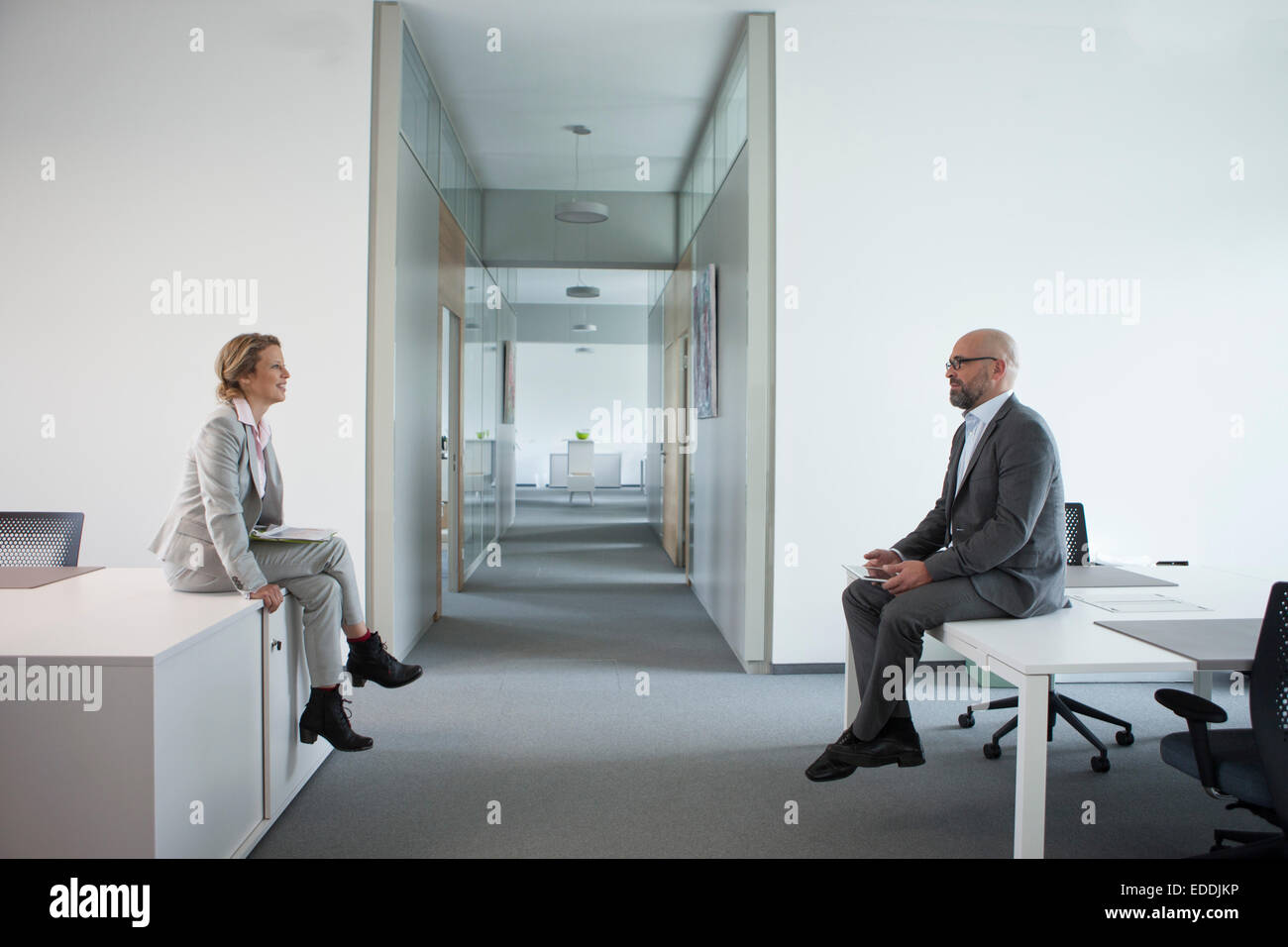 Desk meeting sitting opposite hi-res stock photography and images - Alamy