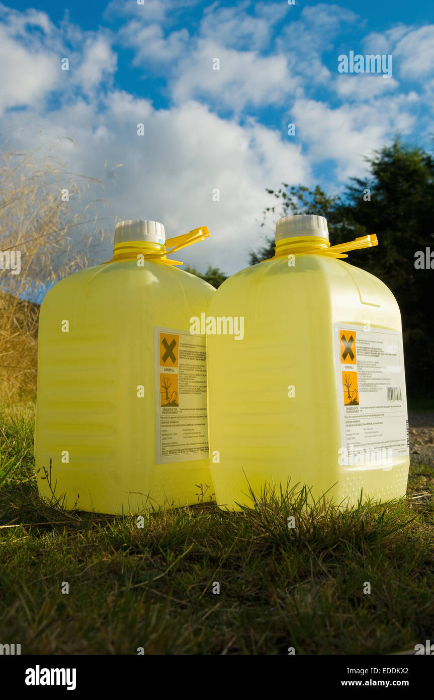 Two containers hi-res stock photography and images - Alamy