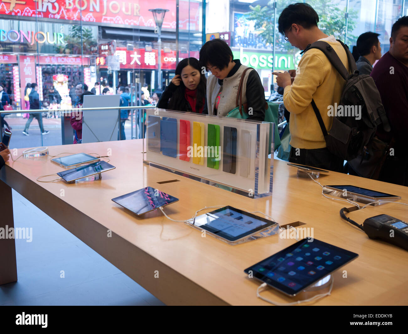 Hong Kong - Apple store Stock Photo - Alamy