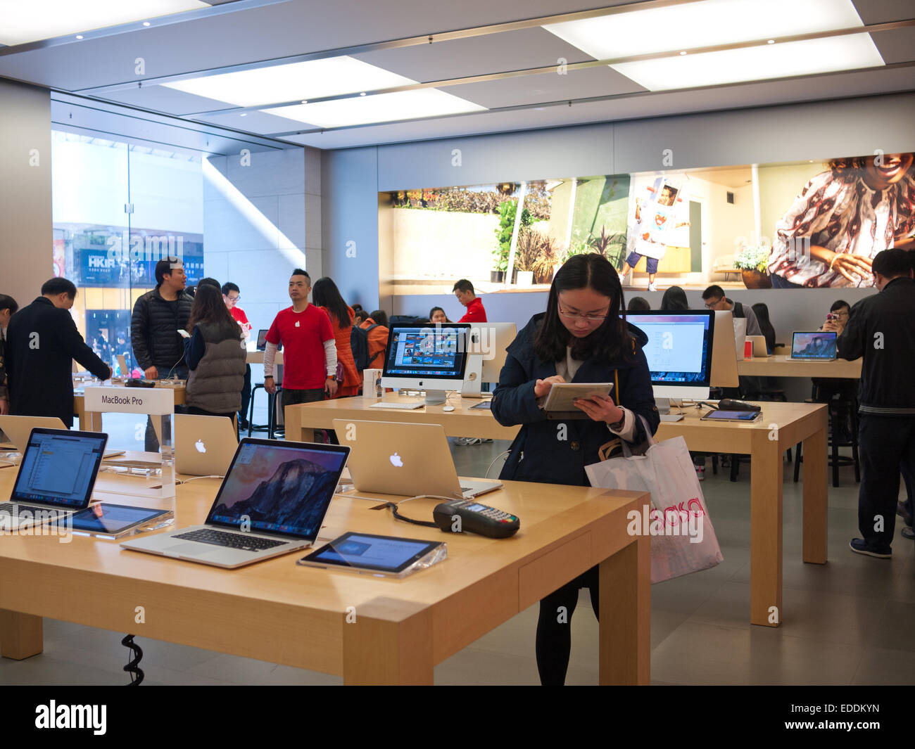 Inside store hong kong hi-res stock photography and images - Alamy