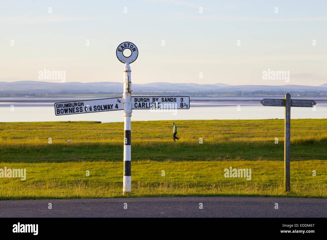 Sign post hadrians wall path hi-res stock photography and images - Alamy