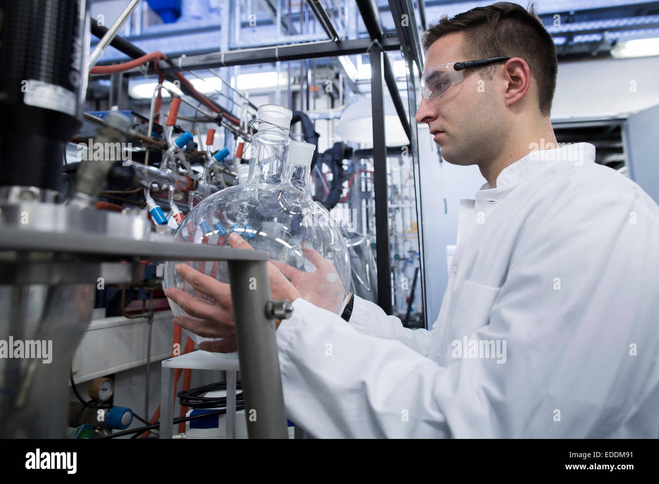 Round bottom flask hi-res stock photography and images - Alamy