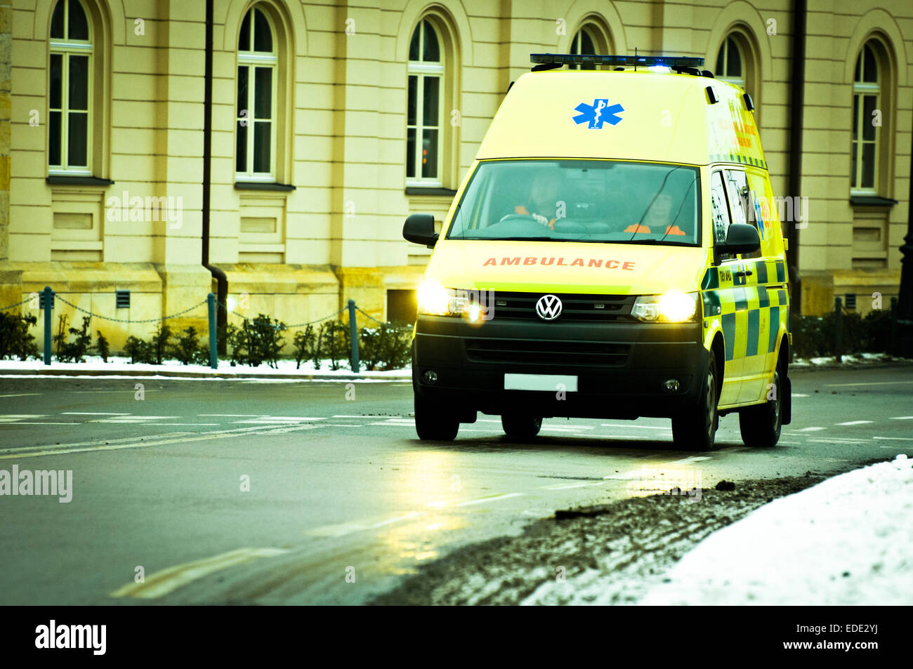Ambulance rushing hi-res stock photography and images - Alamy