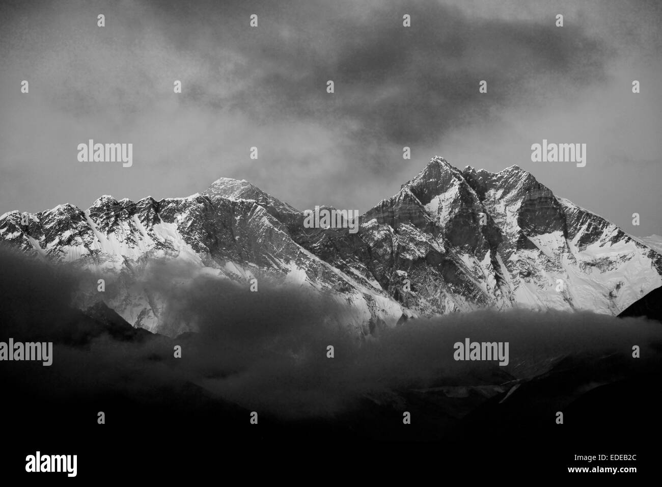 Himalayas everest panoramic Black and White Stock Photos & Images - Alamy