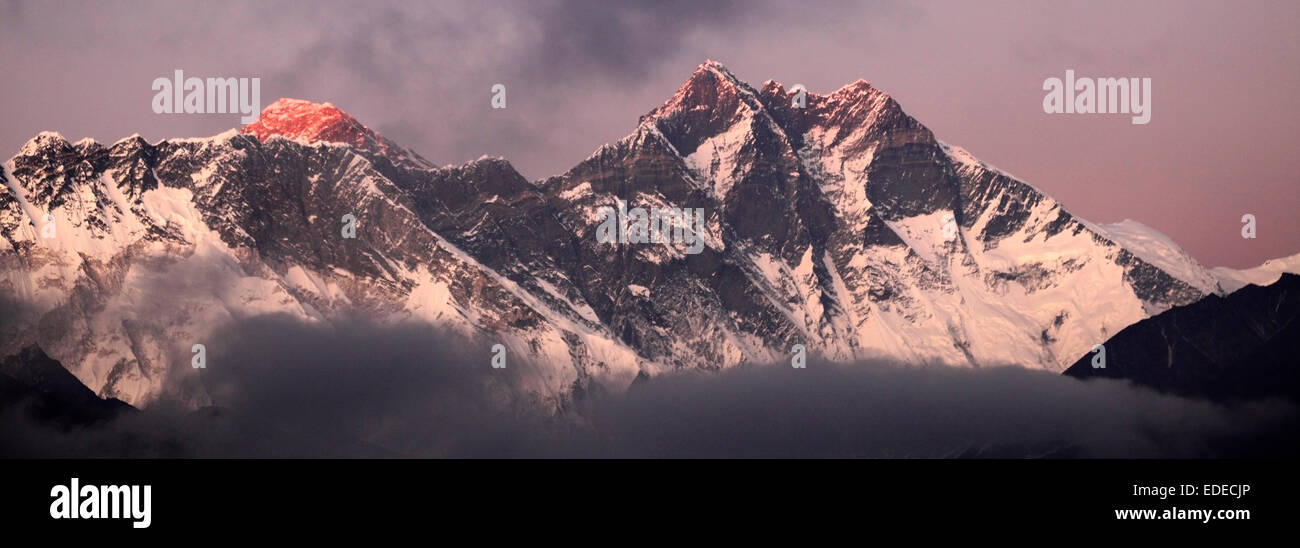 Mount everest sunset hi-res stock photography and images - Alamy