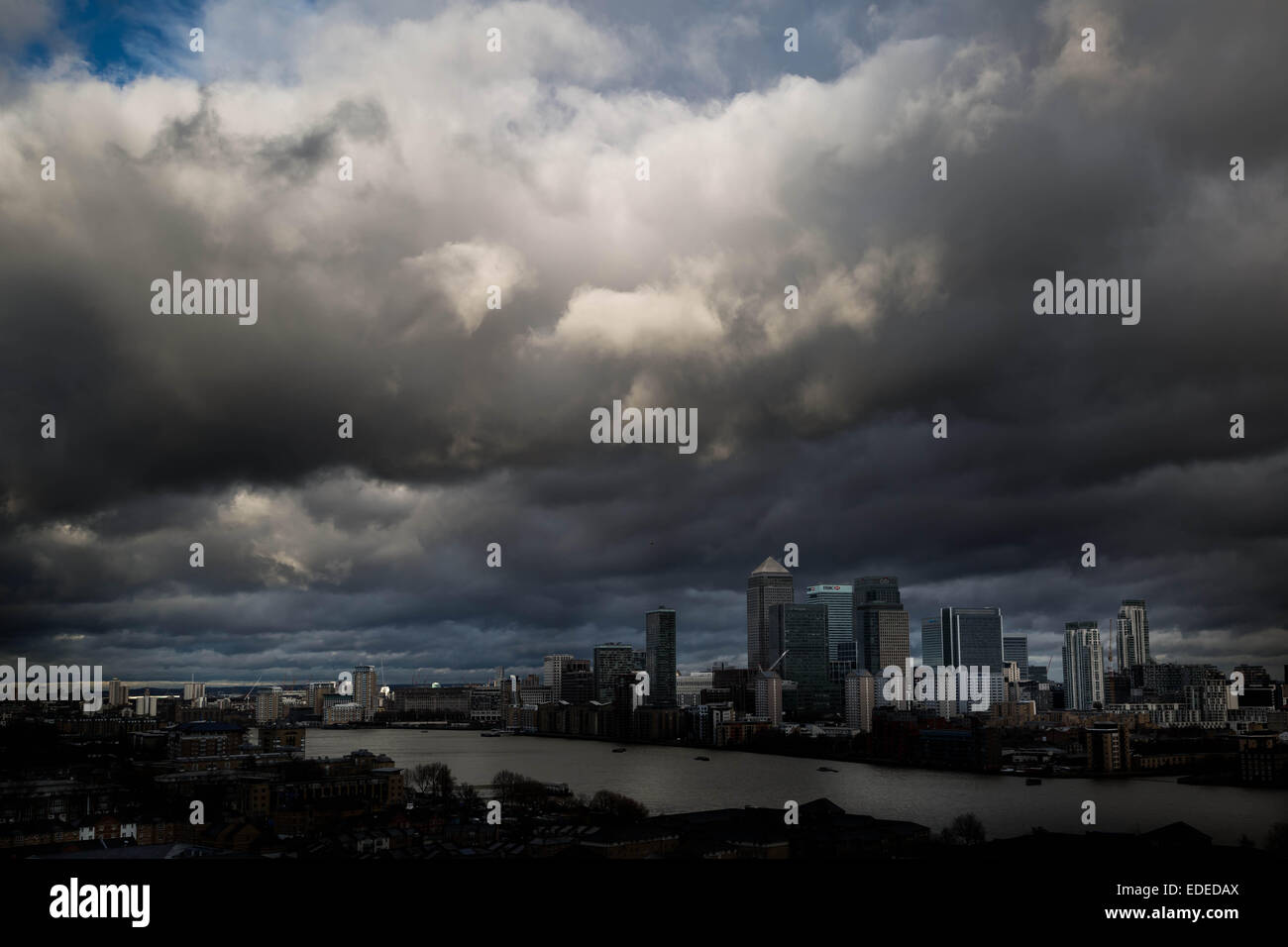 Heavy winds hi-res stock photography and images - Alamy