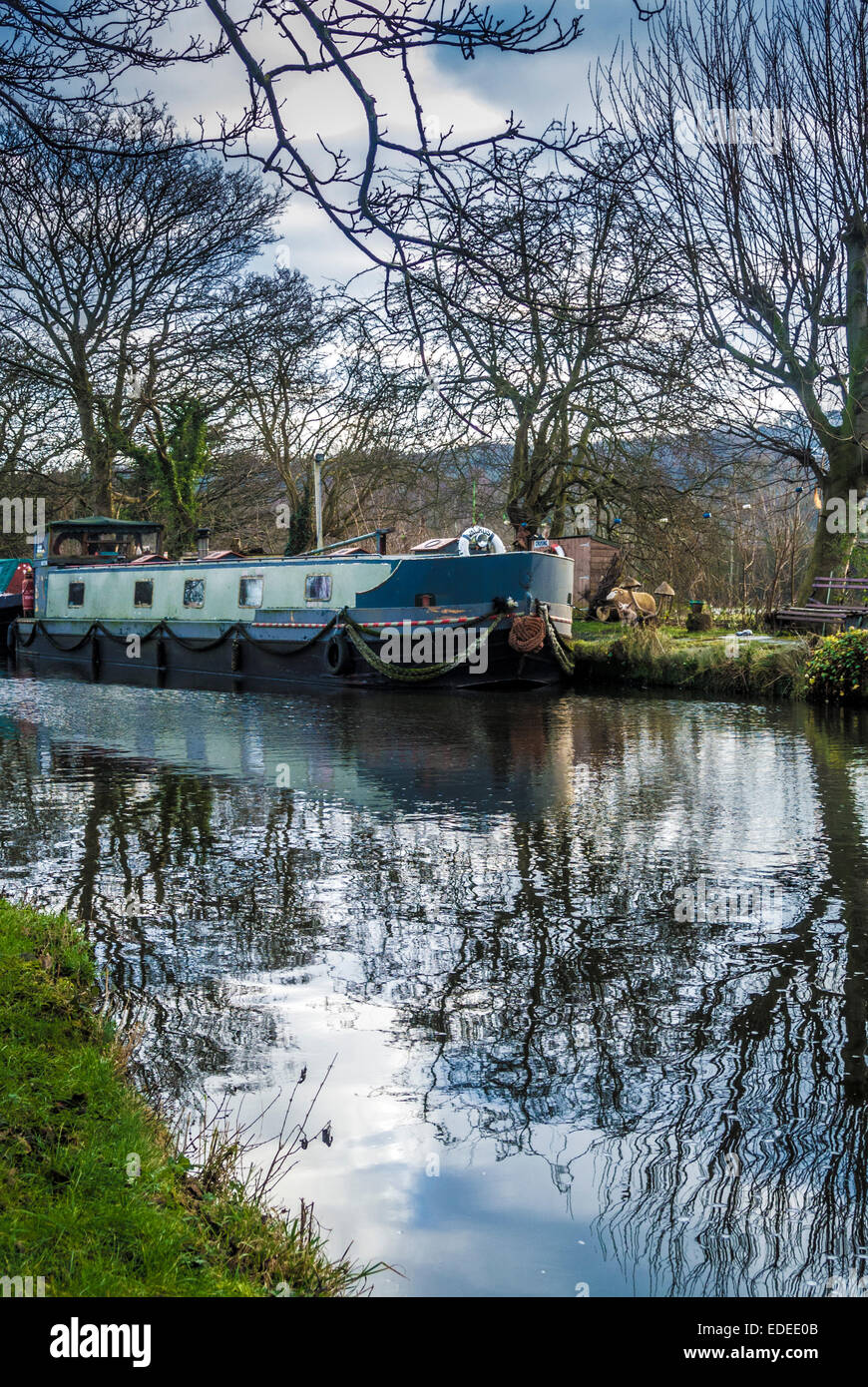 Barge, Leeds Liverpool Canal, West Yorkshire, UK Stock Photo - Alamy