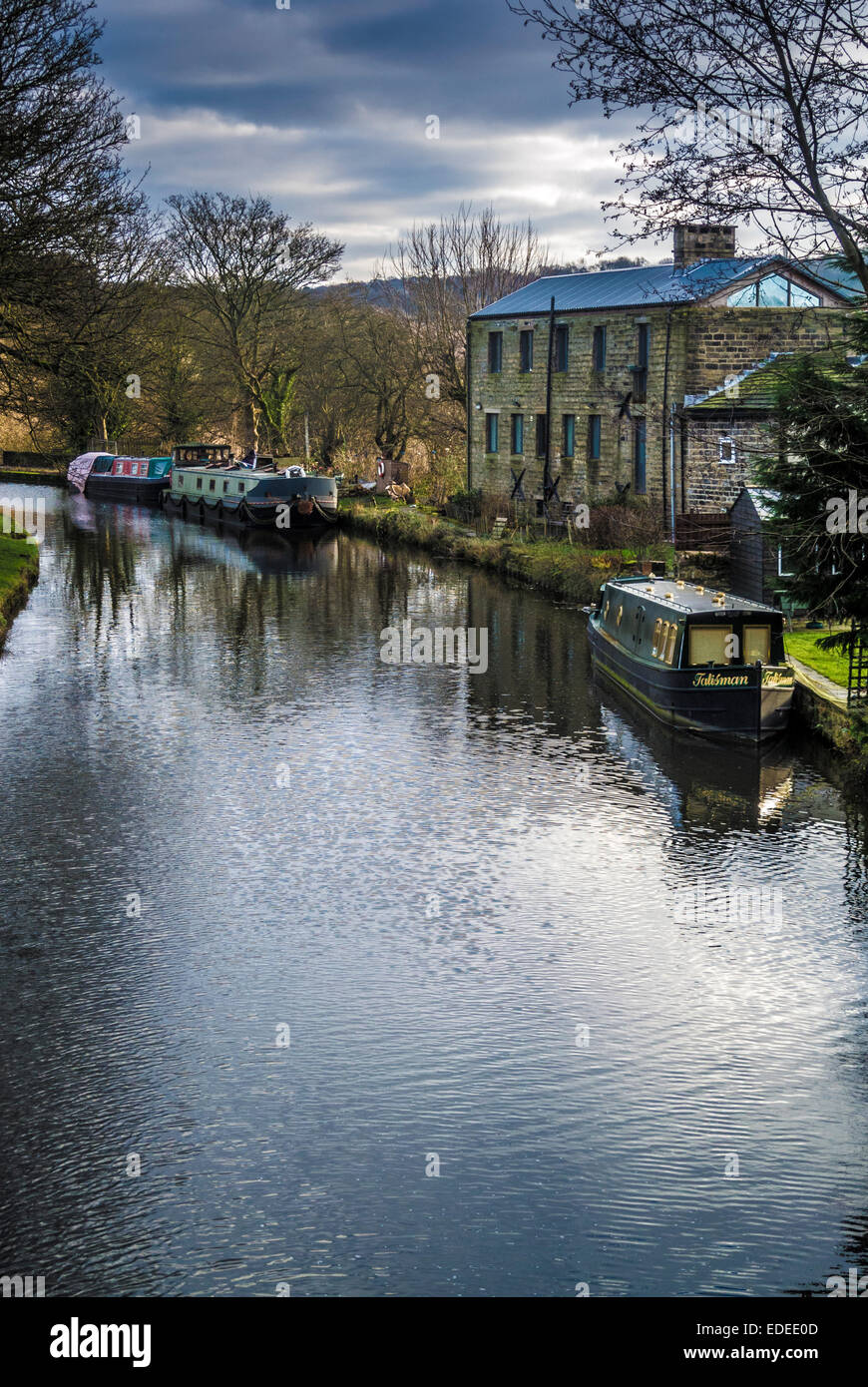 Buildings and barges, Leeds Liverpool Canal, West Yorkshire, UK Stock ...
