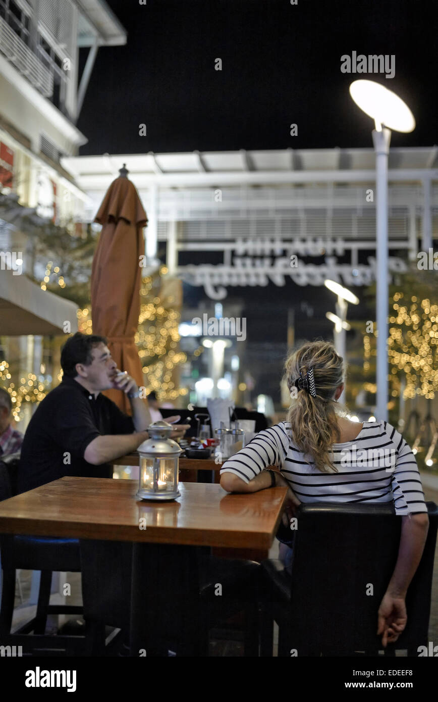 Two mature couples hi-res stock photography and images - Alamy