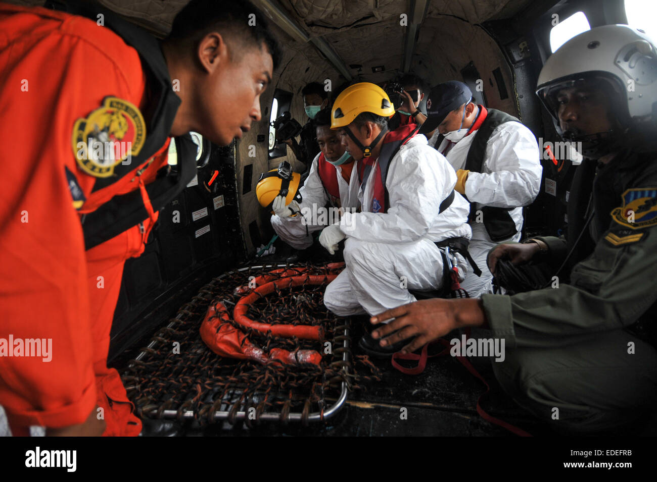 Pangkalan Bun, Indonesia. 6th Jan, 2015. Search and Rescue crew members ...