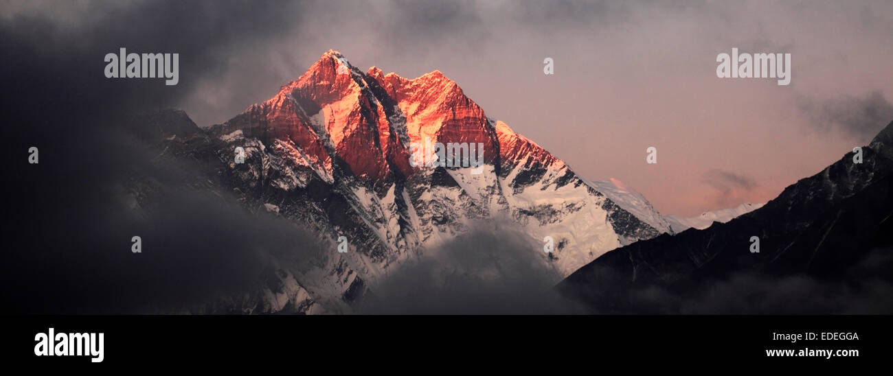 Sunset over everest mountain hi-res stock photography and images - Alamy
