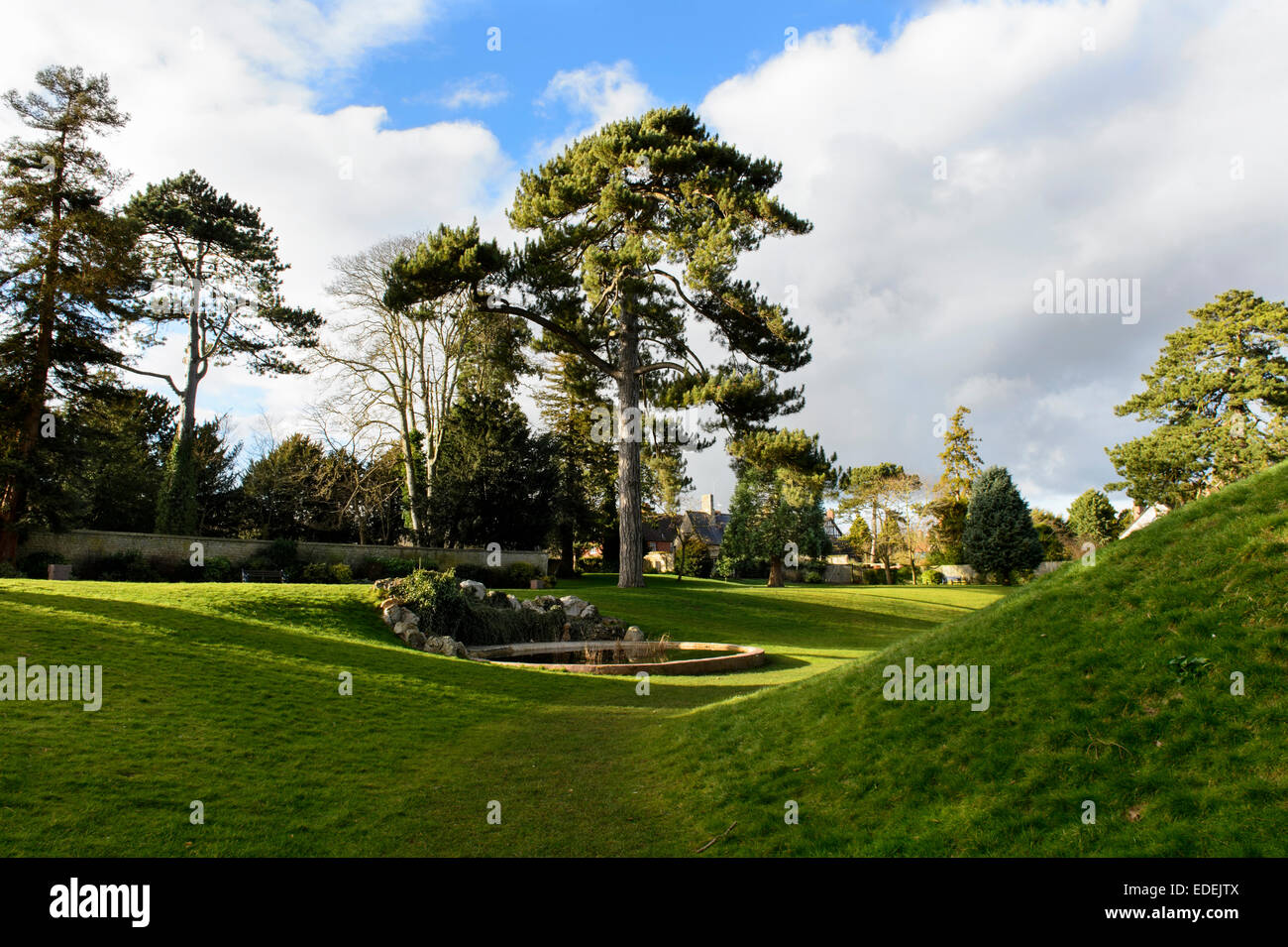 Wallingford castle ruins hi-res stock photography and images - Alamy