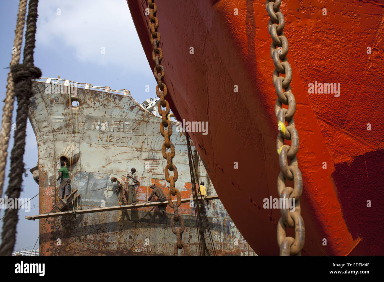 Dhaka, Bangladesh. 6th Jan, 2015. Shipyard workers near the Buriganga ...