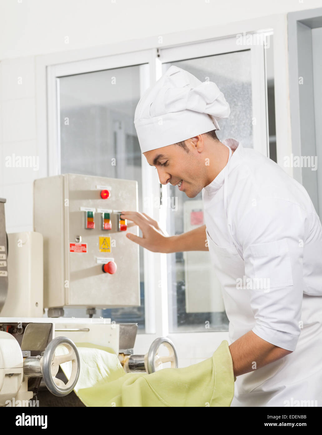 Chef Operating Spaghetti Pasta Machine At Kitchen Stock Photo - Alamy