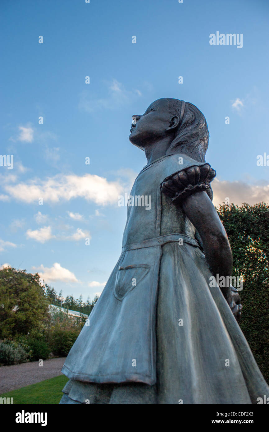 Alice statue hi-res stock photography and images - Alamy