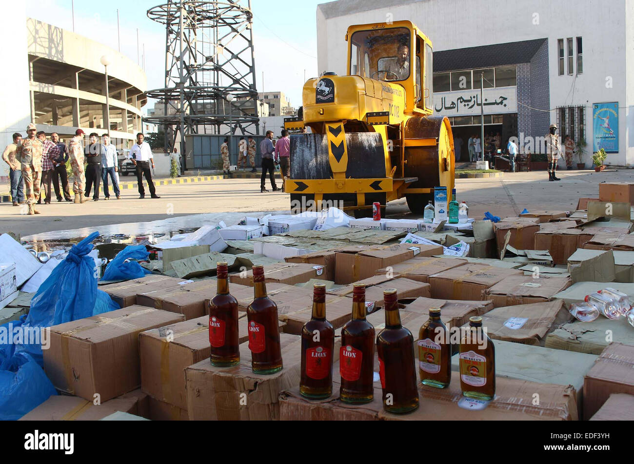 Bulldozer roller hi-res stock photography and images - Alamy