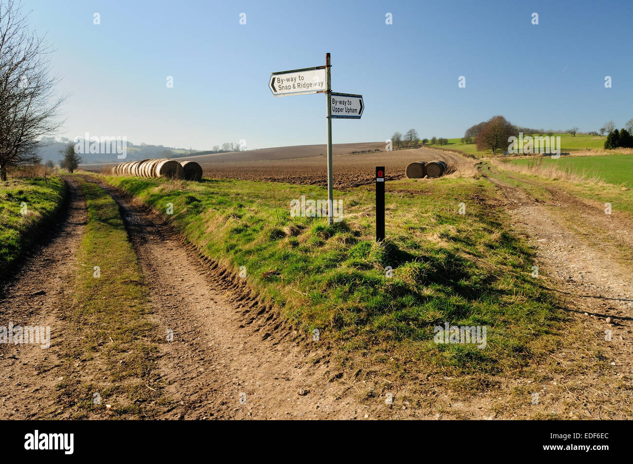 Ridgeway signpost hi-res stock photography and images - Alamy