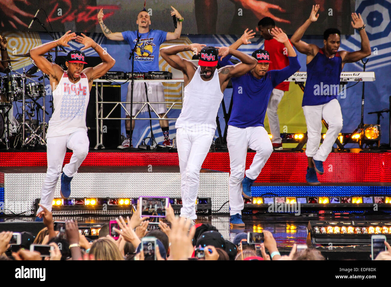 Jason derulo performing live hi-res stock photography and images - Alamy