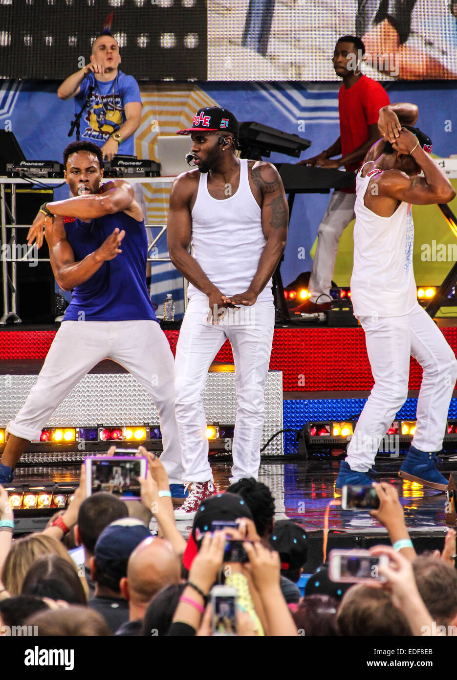 Jason derulo performing live hi-res stock photography and images - Alamy