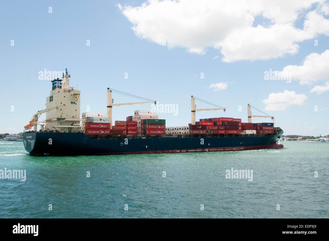 Container ship offloading hi-res stock photography and images - Alamy