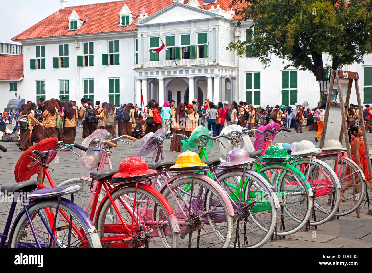 School children at the Jakarta History Museum, former Dutch Stadhuis ...