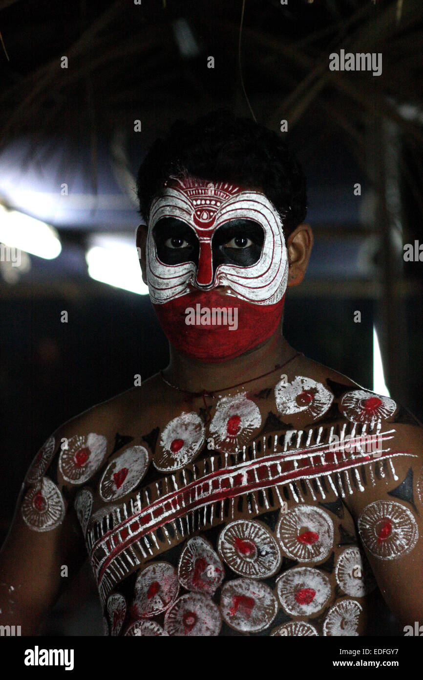 Kuttichathan preparing for Theyyam ritual at Valiya Veettil ...