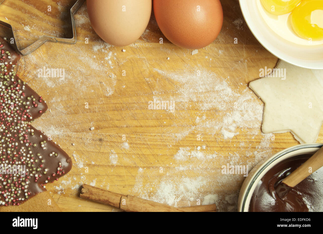 Chopping board with eggs and flour hi-res stock photography and images ...