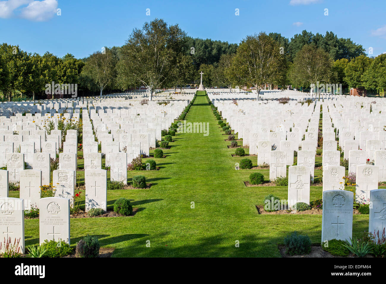 War cemetery hi-res stock photography and images - Alamy