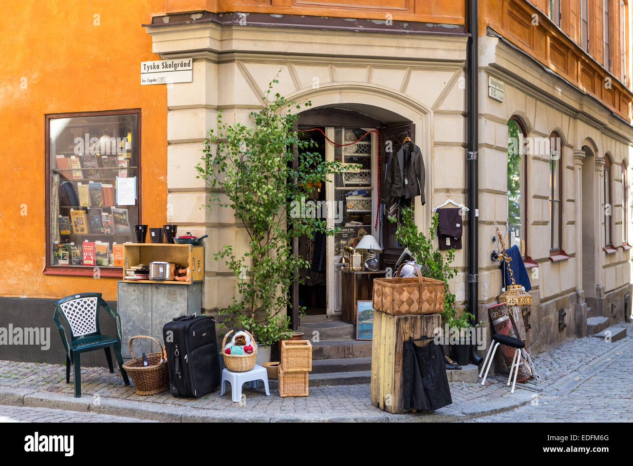 Shops in the gamla stan hi-res stock photography and images - Alamy