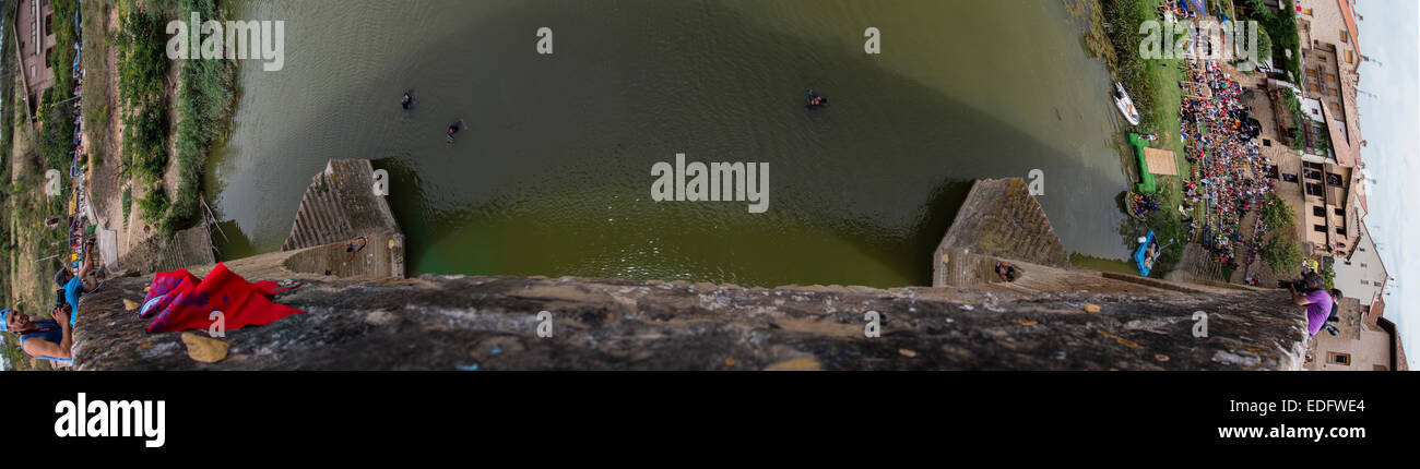 Top view bridge hi-res stock photography and images - Alamy