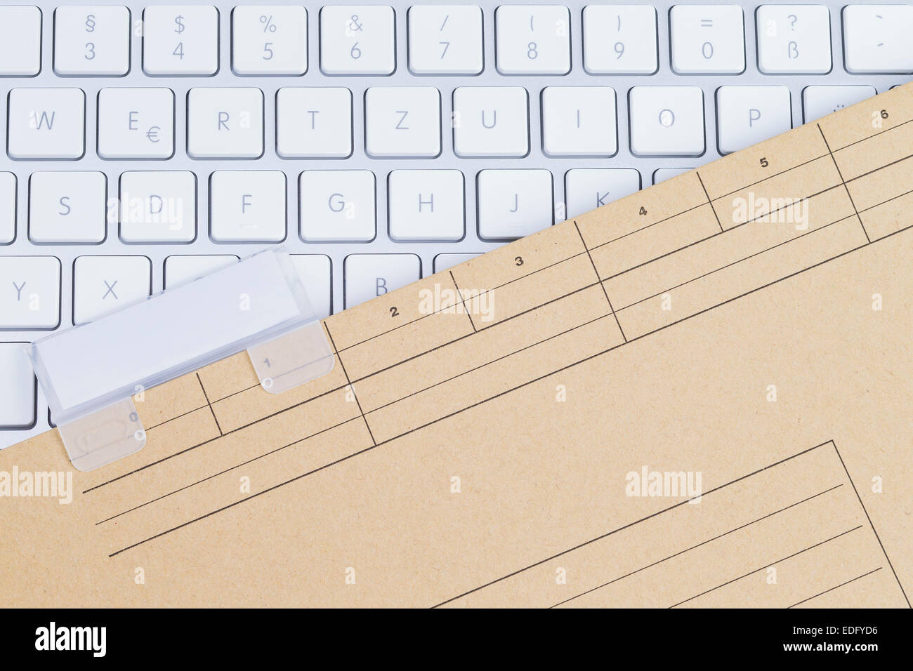 Keyboard and folder blanc Stock Photo - Alamy