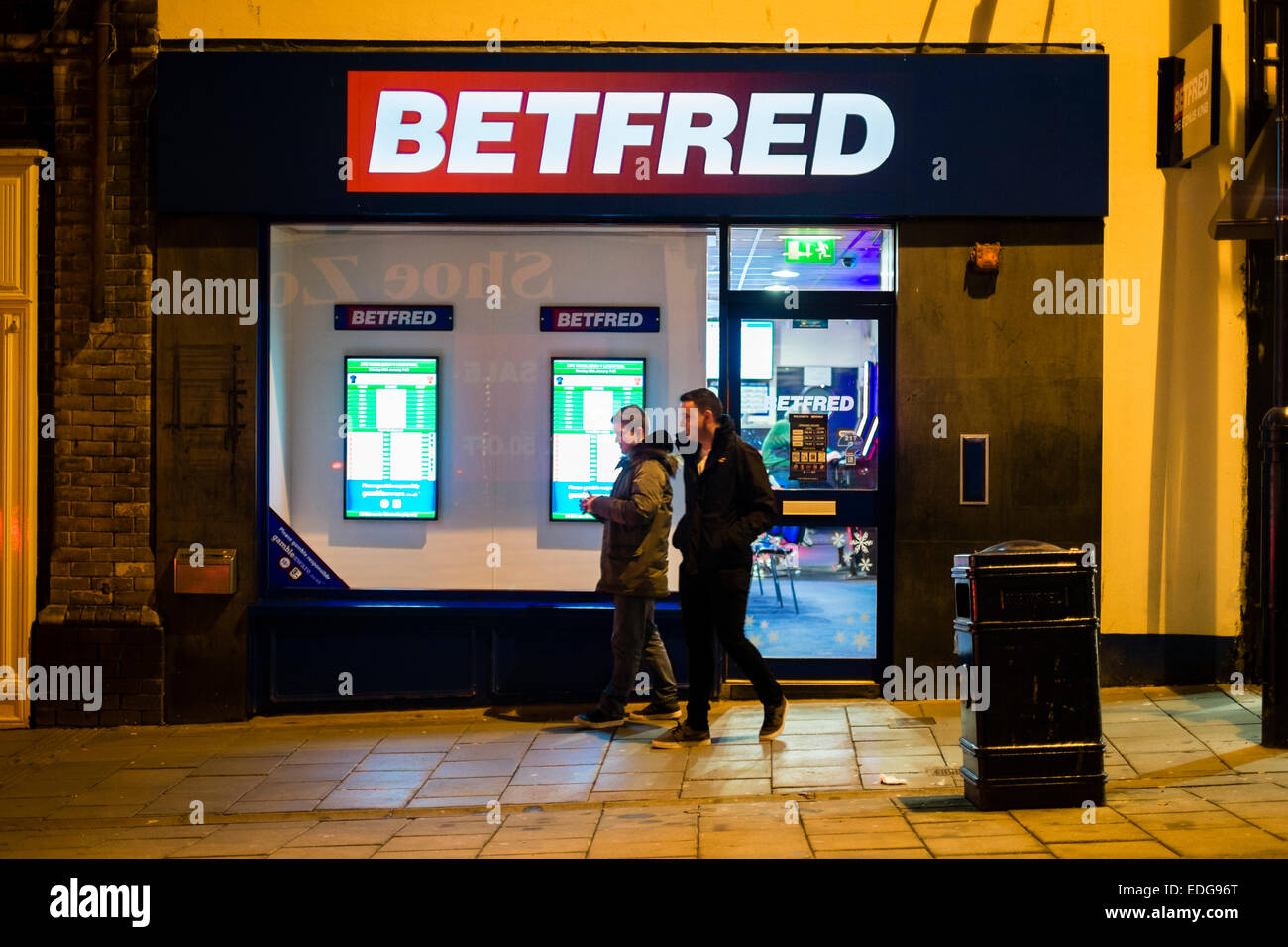 Book shop exterior hi-res stock photography and images - Alamy