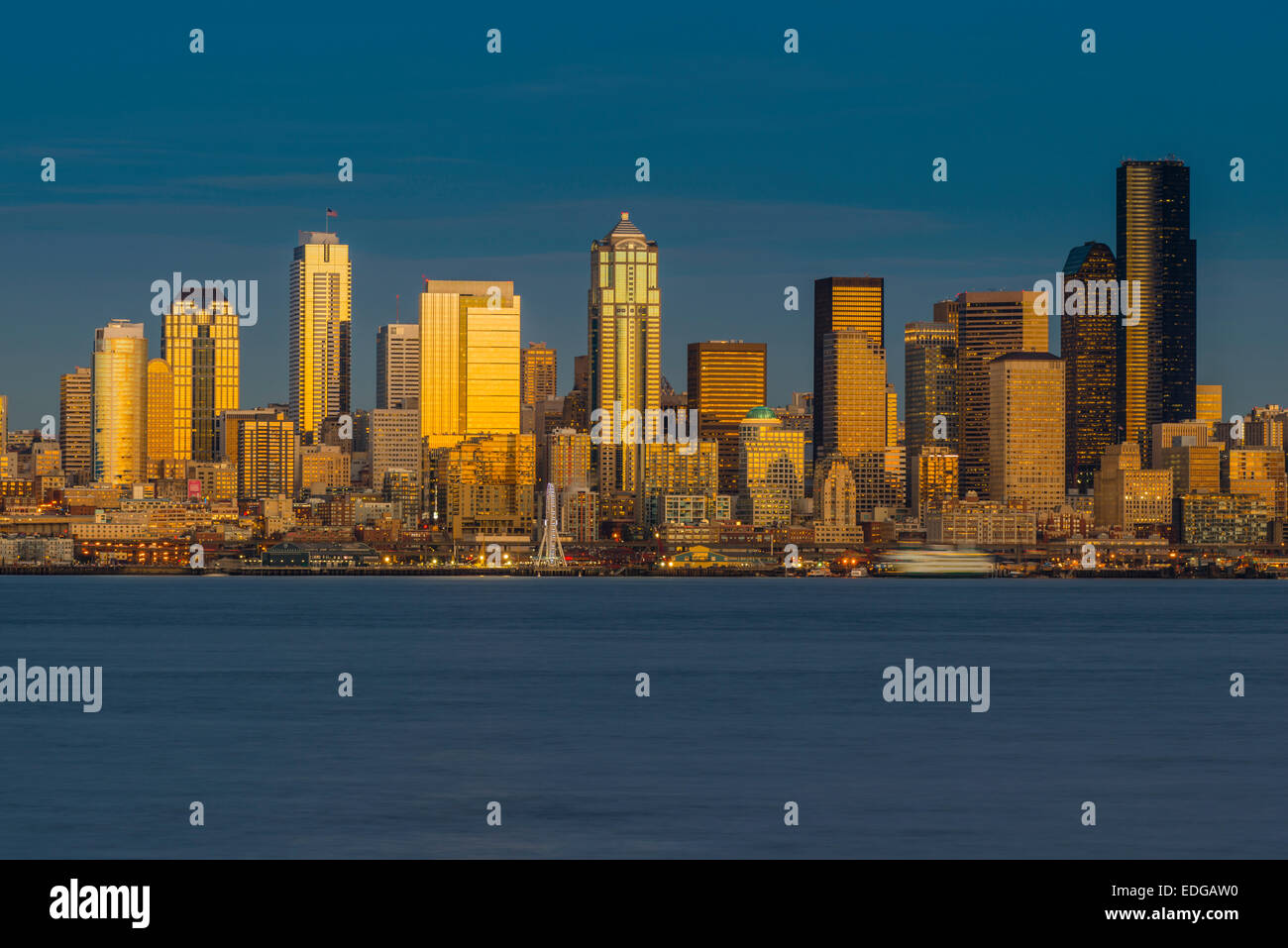 Downtown skyline hi-res stock photography and images - Alamy
