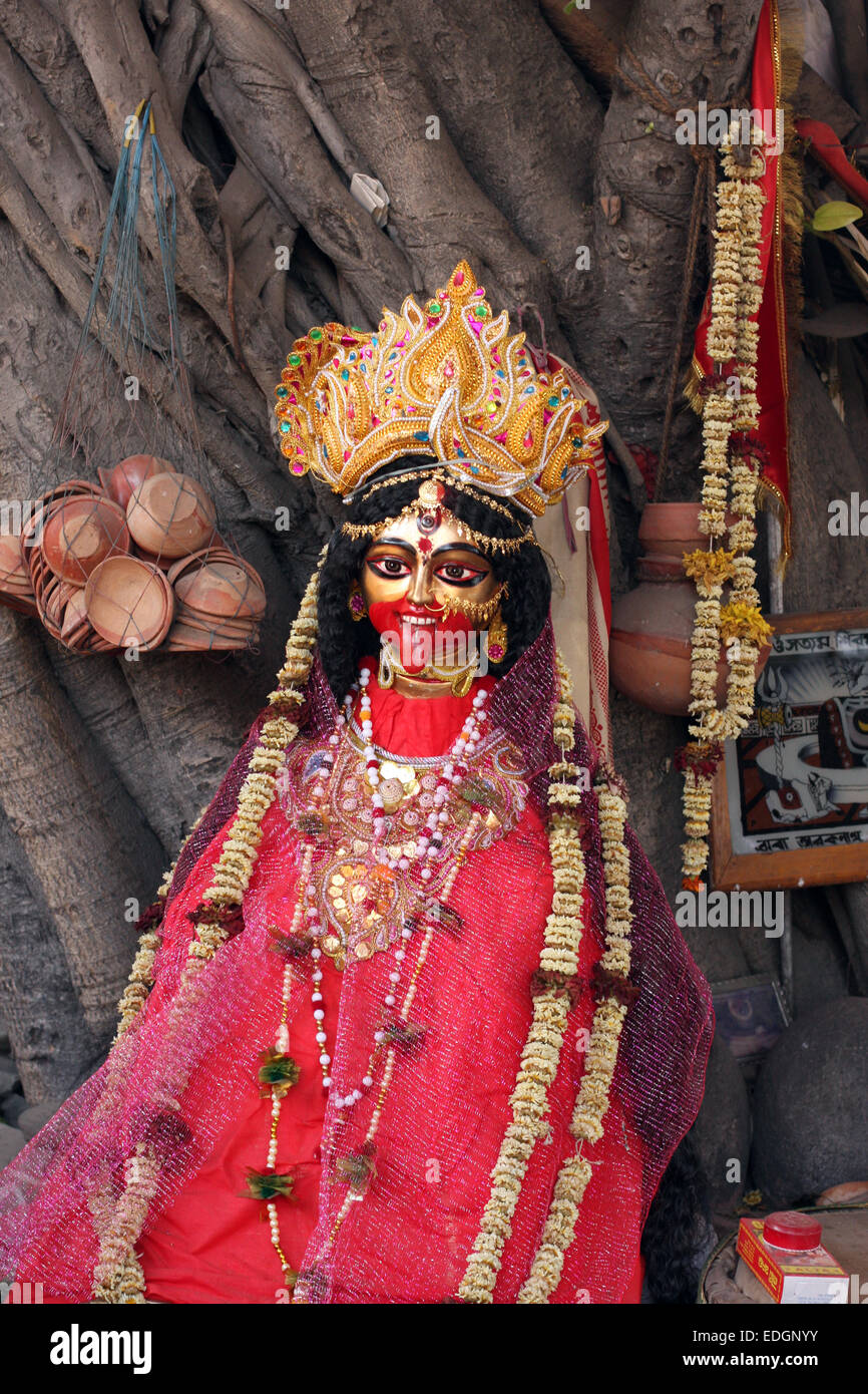 Roadside kali shrine in kolkata hi-res stock photography and images - Alamy
