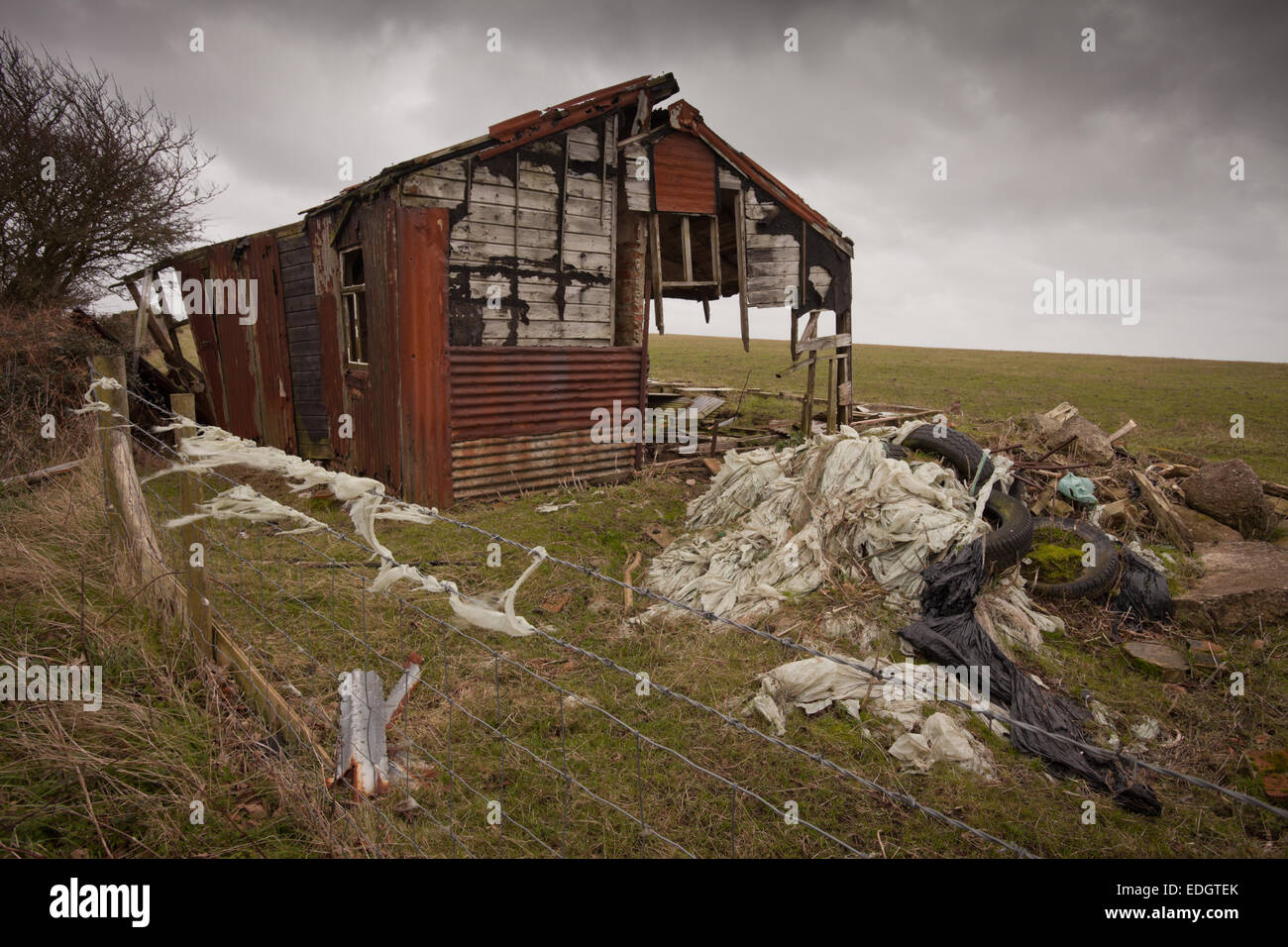 Ramshackle hut hi-res stock photography and images - Alamy