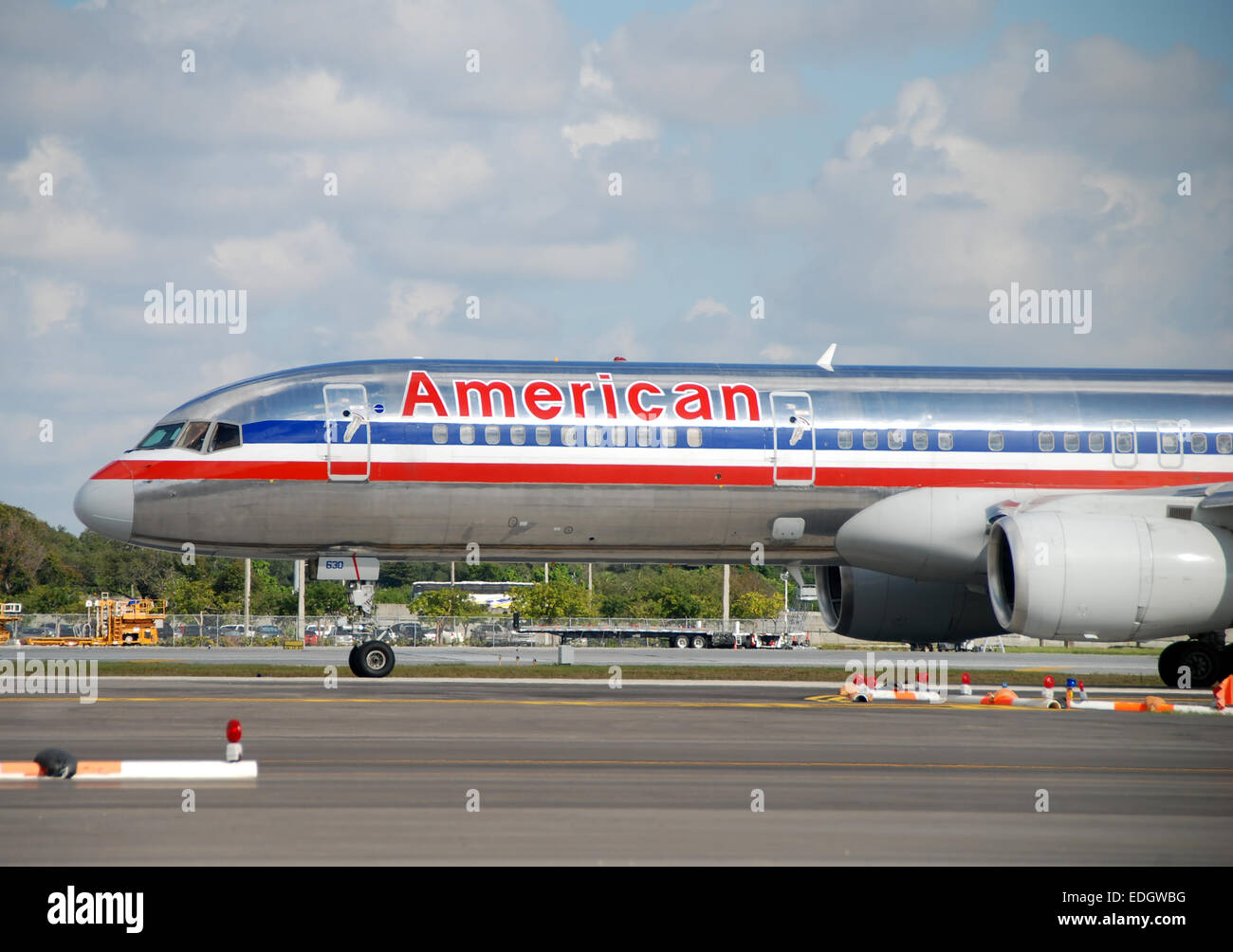 Fort Lauderdale, USA - December 7, 2007: American Airlines Boeing 757 ...