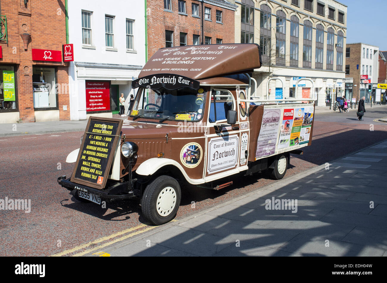 Norwich Sightseeing Tour Bus Stock Photo - Alamy