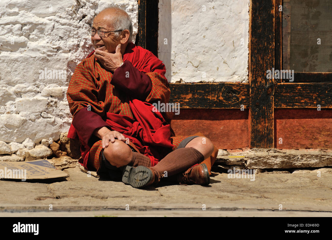 Bhutanese man in traditional dress hi-res stock photography and images ...