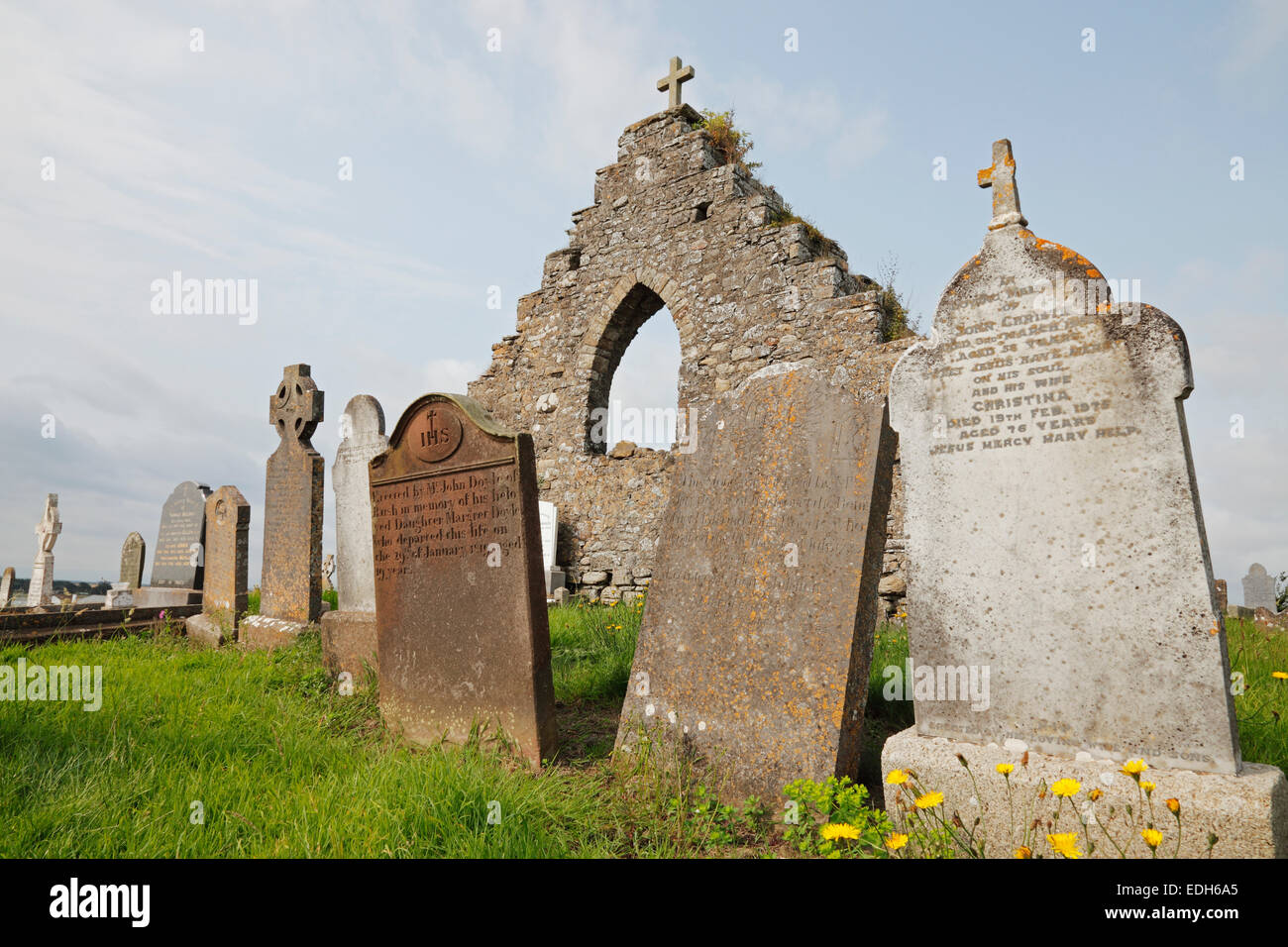 Ireland graveyard hi-res stock photography and images - Alamy