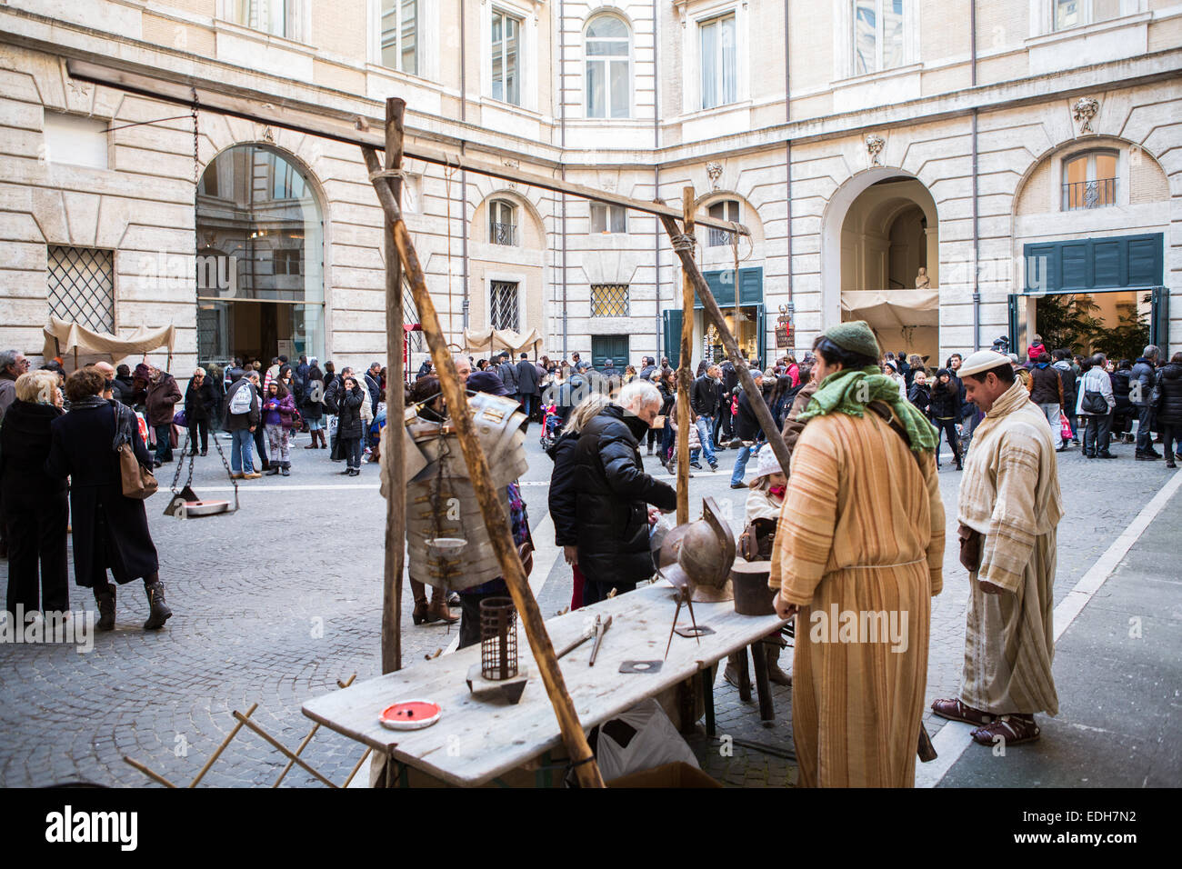 Epiphany and Three Kings in Navona square, Rome, Italy Stock Photo - Alamy Epiphany and Three Kings in Navona square, Rome, Italy Stock Photo - Alamy