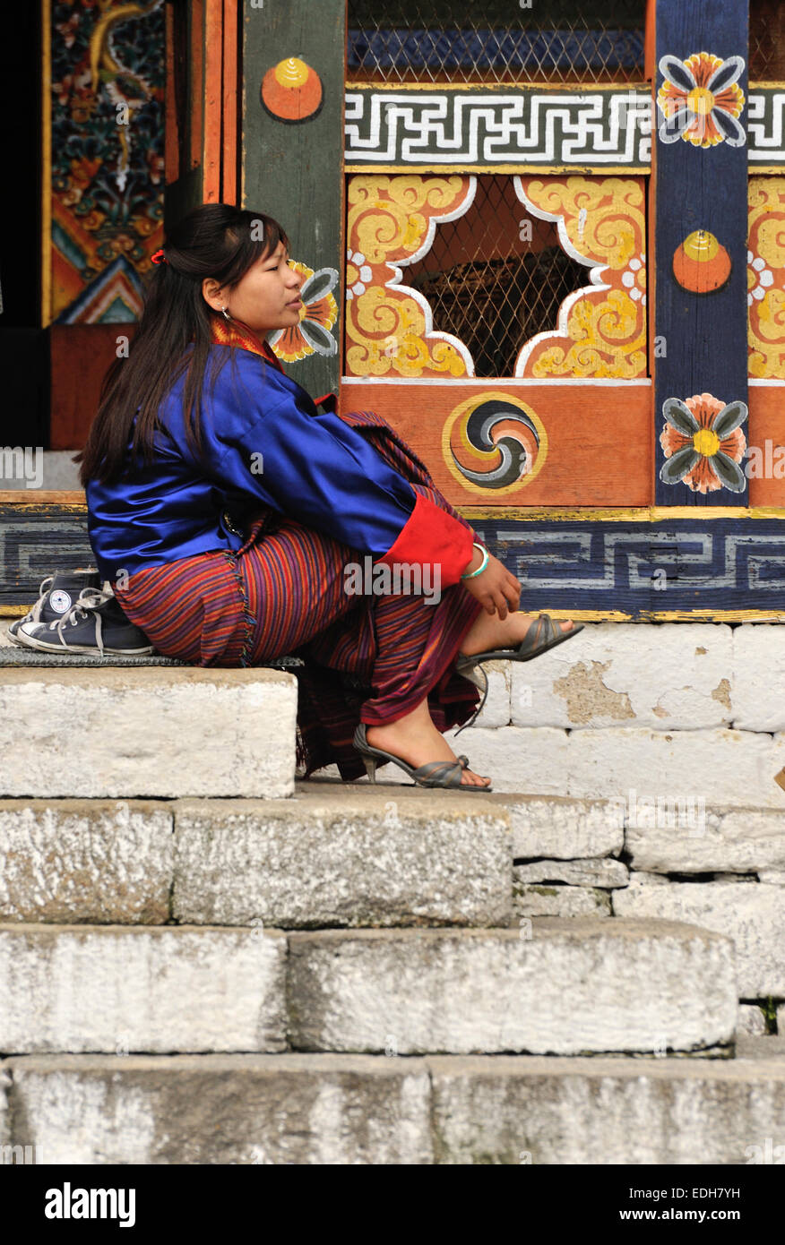 Bhutanese traditional clothing hi-res stock photography and images - Alamy