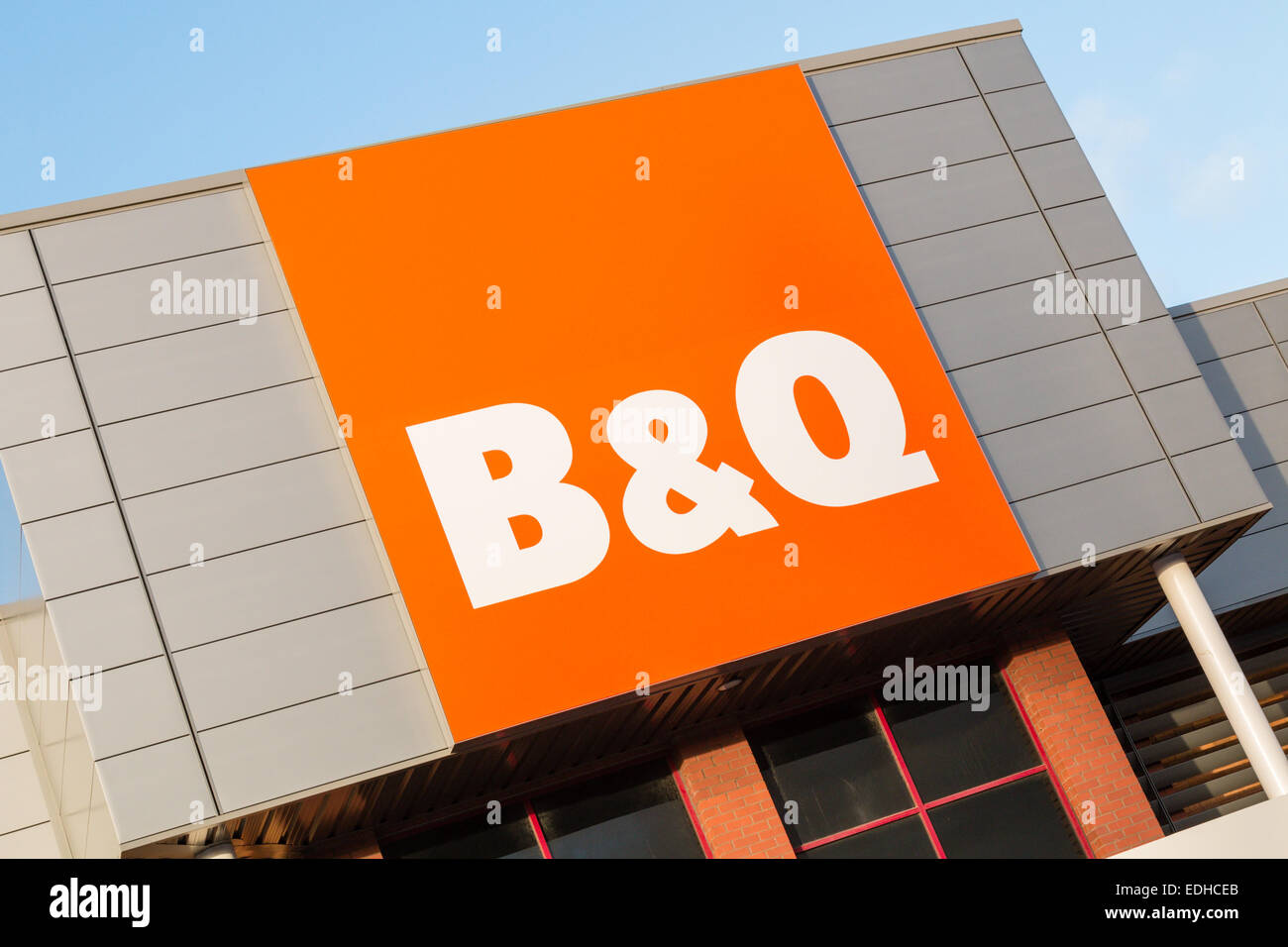 Q logo hi-res stock photography and images - Alamy