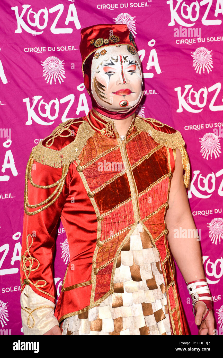 Cirque du soleil dame rantzen kooza premiere royal albert hall hi-res ...