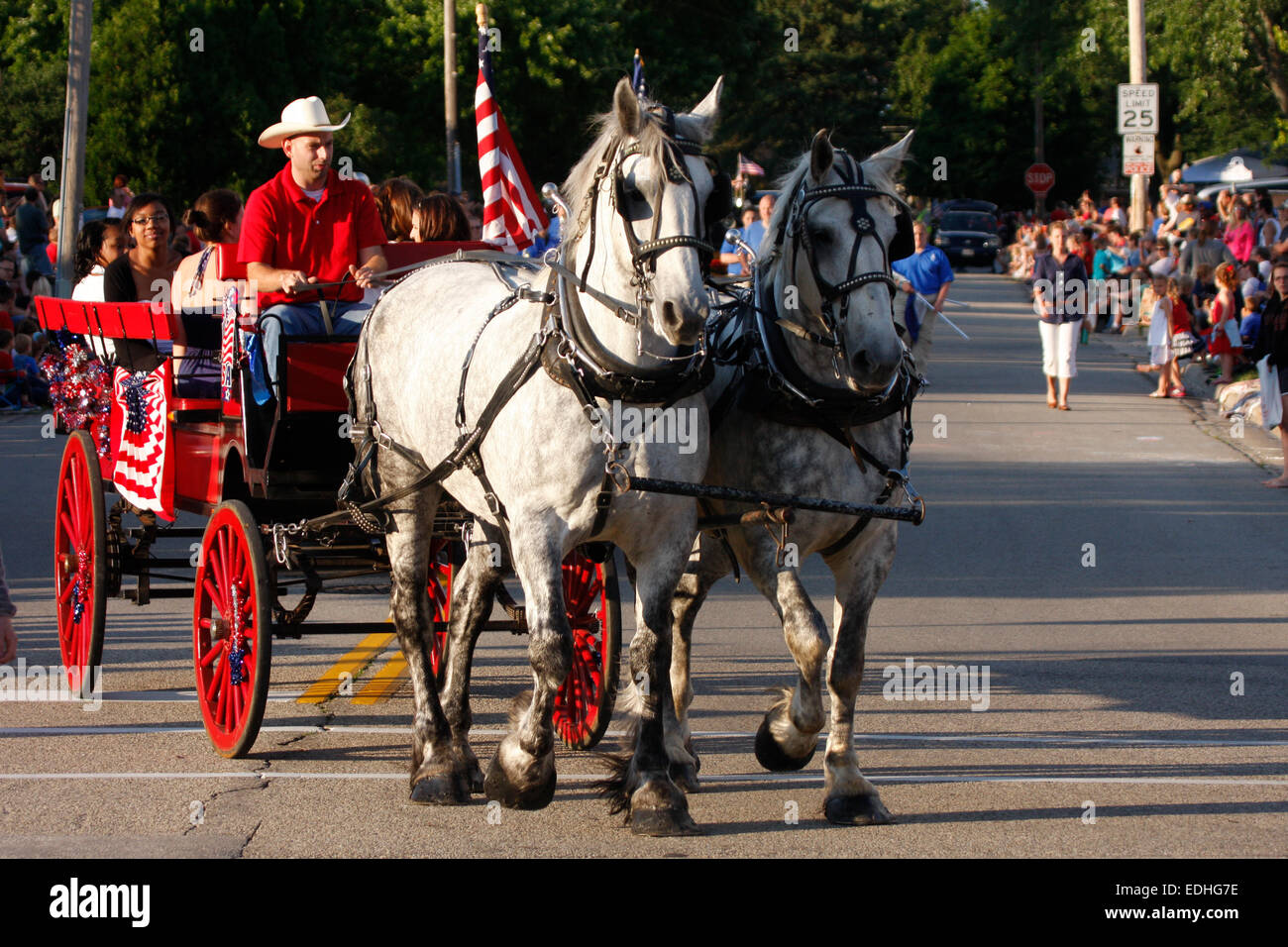 Horses pulling wagon hi-res stock photography and images - Alamy