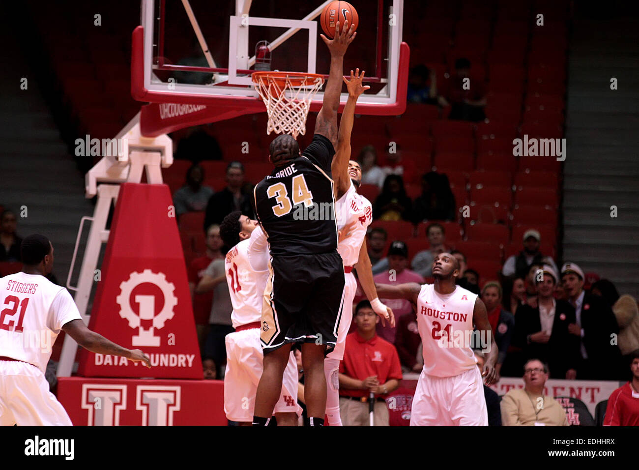 Houston, Texas, USA. 6th Jan, 2015. Central Florida center Justin ...